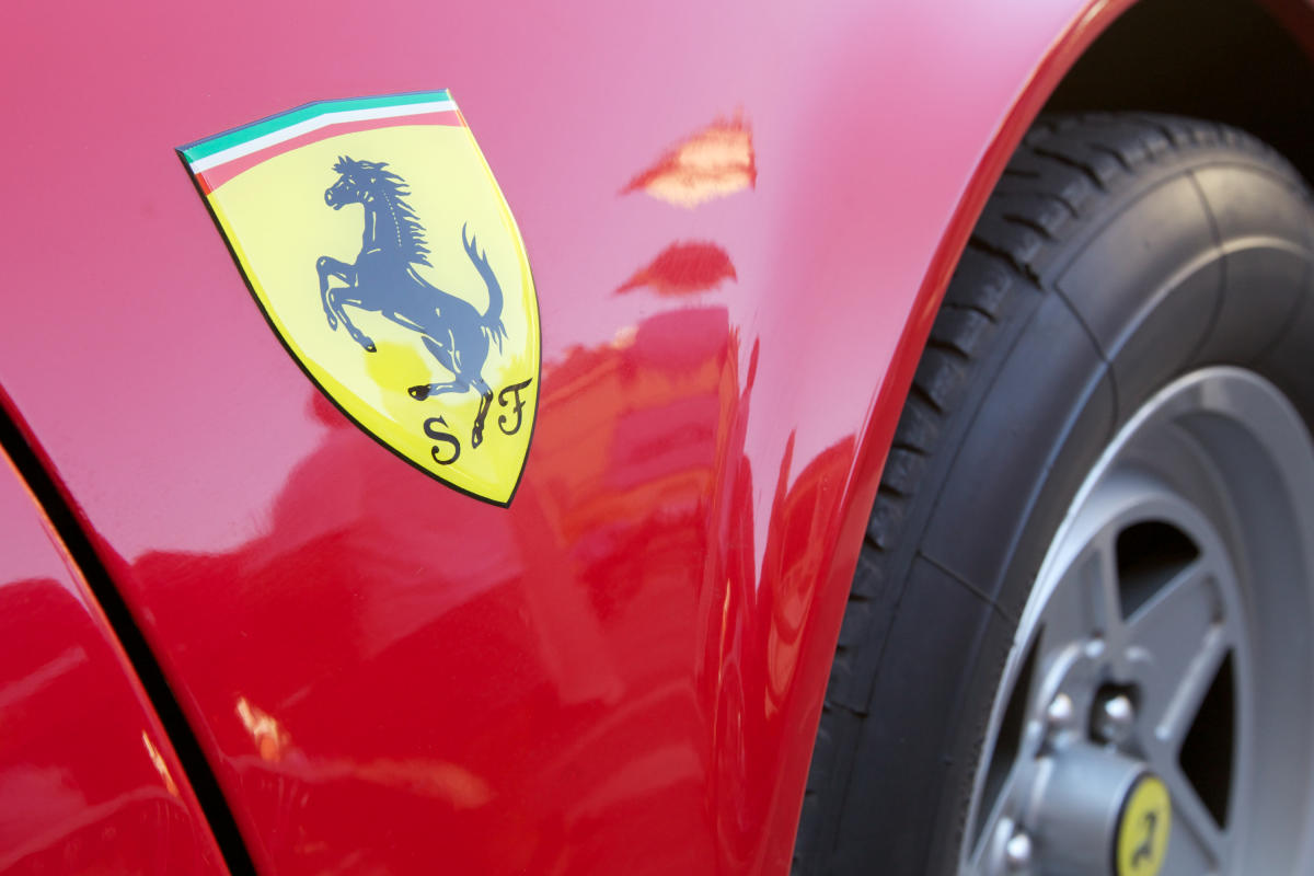 Ferrari é vendida e tem garantia em NFT - Giro Econômico - As últimas ...